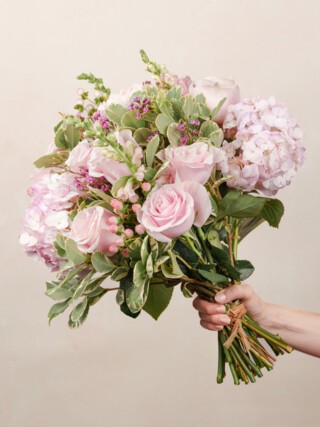 Flowers for Cancer: Symbols, Types and Bouquet Guide