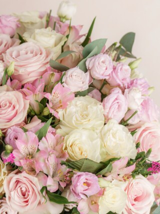 Flowers for Cancer: Symbols, Types and Bouquet Guide