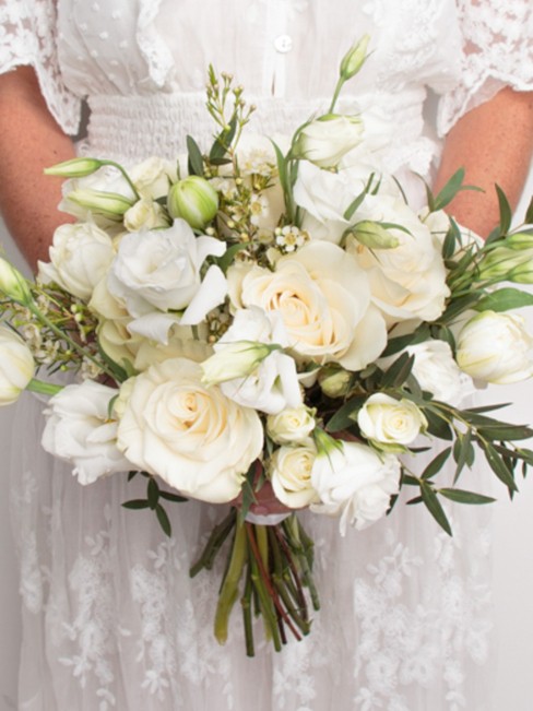 White Flower Bouquets – Elegant & Fresh