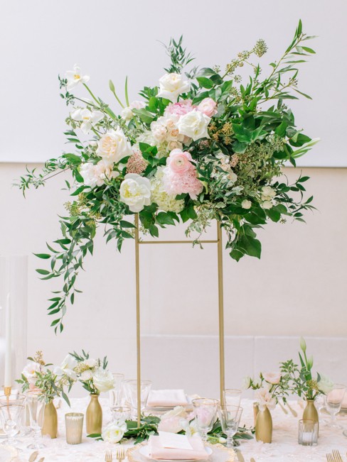 White Flower Bouquets – Elegant & Fresh