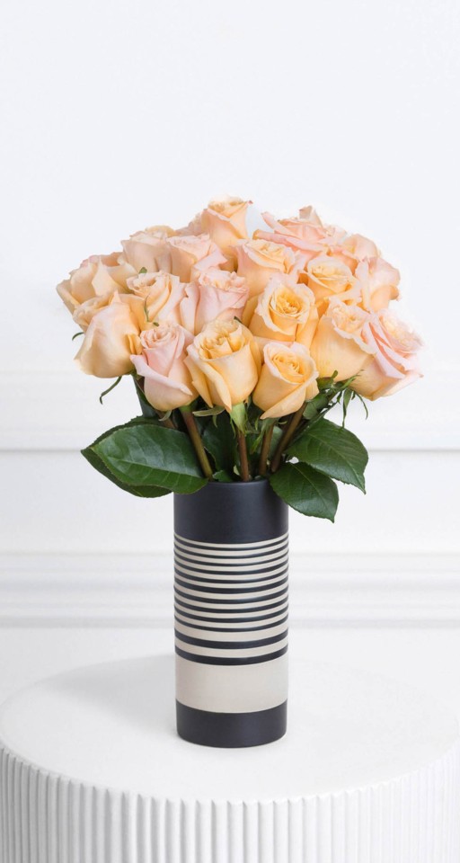 24 Peach Rose Bouquet Delivery | 2 Dozen Peach Roses | Ode à la Rose