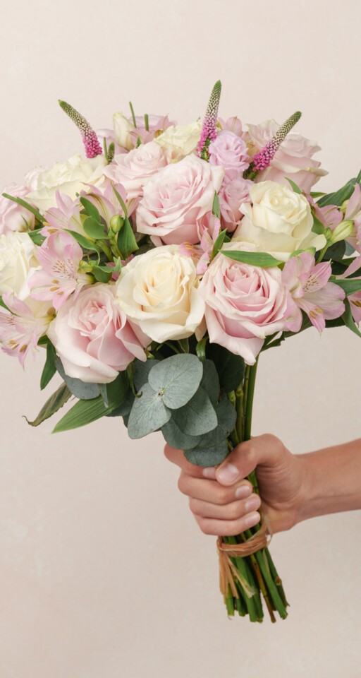 Felice - 20 Stems in White and Pink Roses