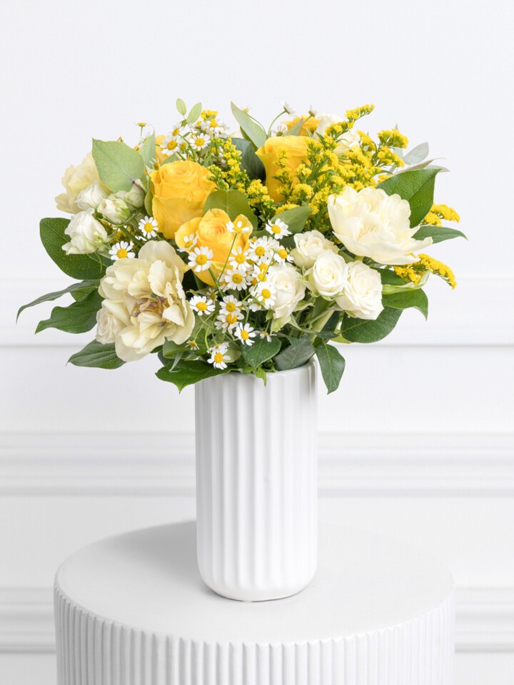 Lilou - 22 Stems in Bright Yellows and Crisp Whites