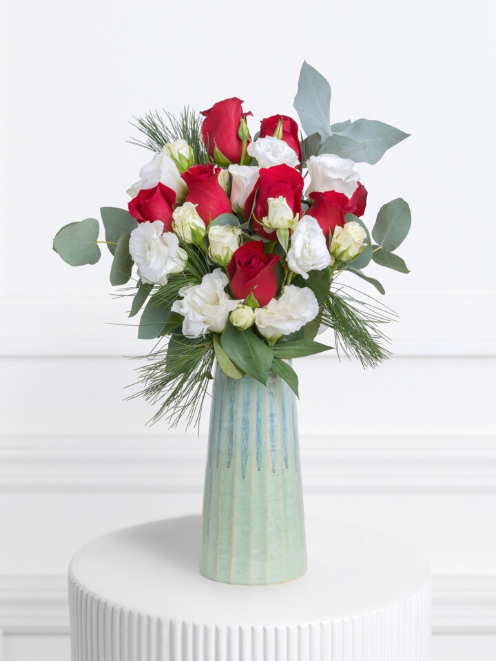 Elizabeth - 18 Stems in a Red and White Bouquet