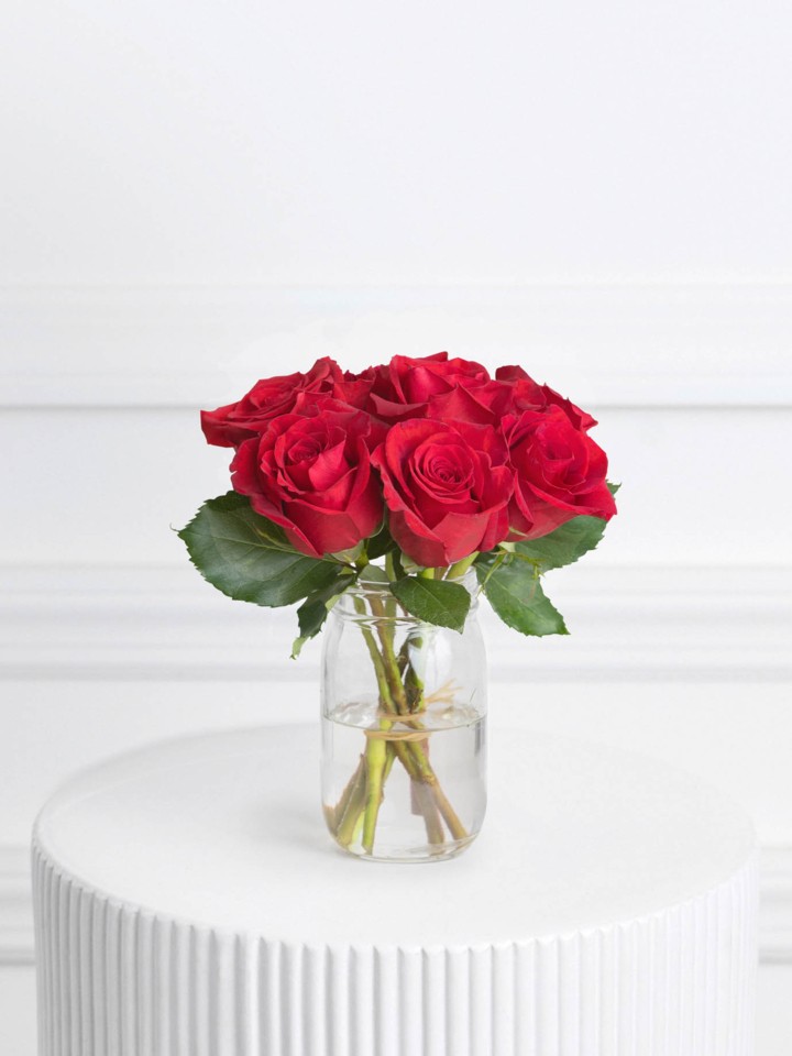 Petite Amour - Romantic Bouquet with 7 Red Roses