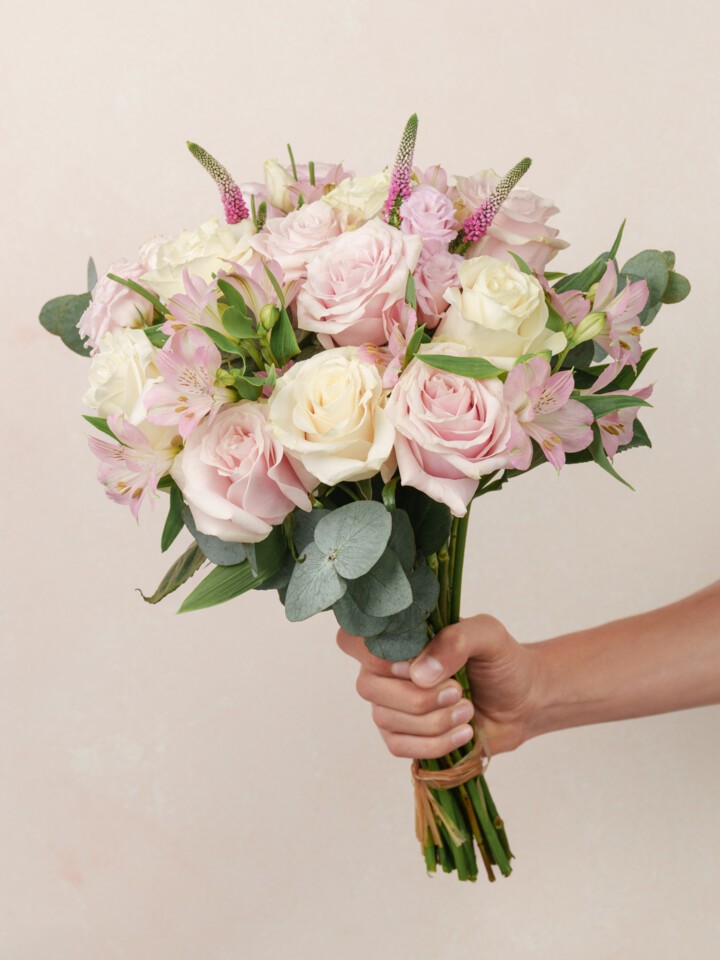 Felice - 20 Stems in White and Pink Roses