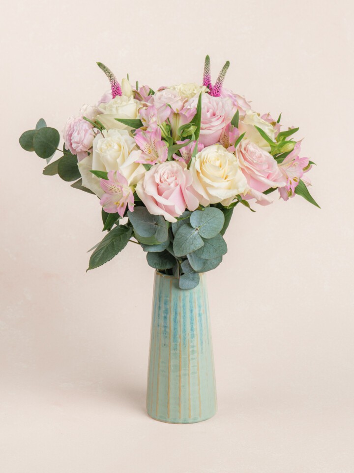 Felice - 20 Stems in White and Pink Roses